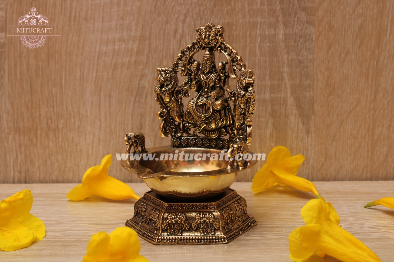 Lakshmi Deepam (Royal Brass) - Mitucraft.com